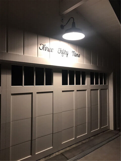 Rustic Outdoor and Indoor Barn Lights Have Become a Farmhouse Staple ...