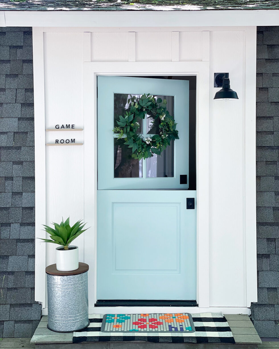 Outdoor Porch Lights That Balance Looks and Performance